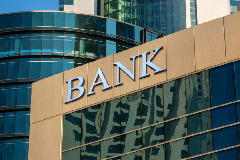How to Open a U.S. Bank Account: A Guide for New Arrivals in 2025