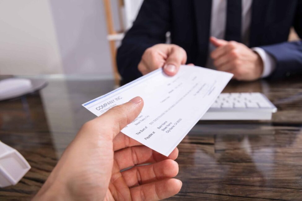 Traveler’s Checks: Remitly's 2025 Guide