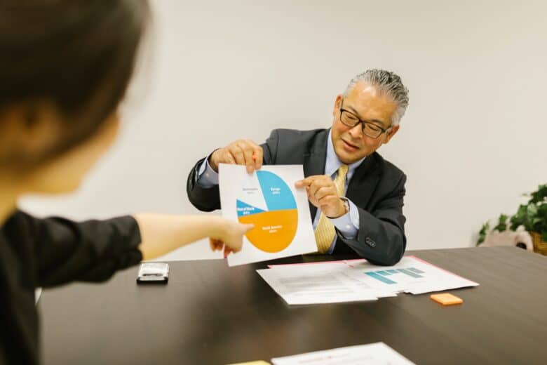 Navigating Japanese Social Customs: A 2025 Guide to Cultural Etiquette