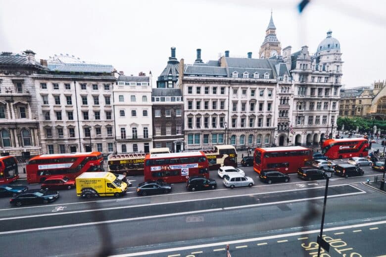Driving in the UK: Guide for Canadians | Remitly