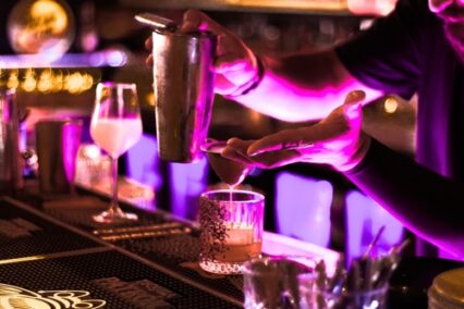 Tipping in Canada: Your Ultimate Guide | Remitly