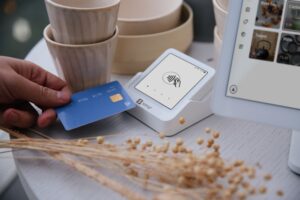 How Does a Debit Card Work? Your Simple Guide to Using Debit Cards in ...