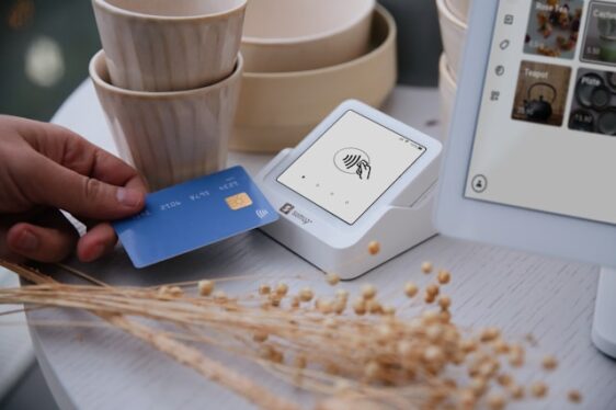 How Does a Debit Card Work? Your Simple Guide to Using Debit Cards in ...