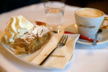 Austrian Strudel: A Guide to Its History, Varieties, and Culture | Remitly